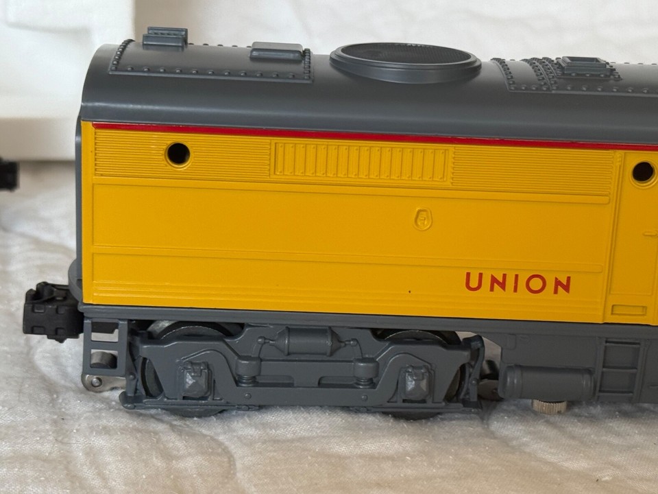 Lionel, 2 Union Pacific yellow engine 8119 /8120 in original box | eBay