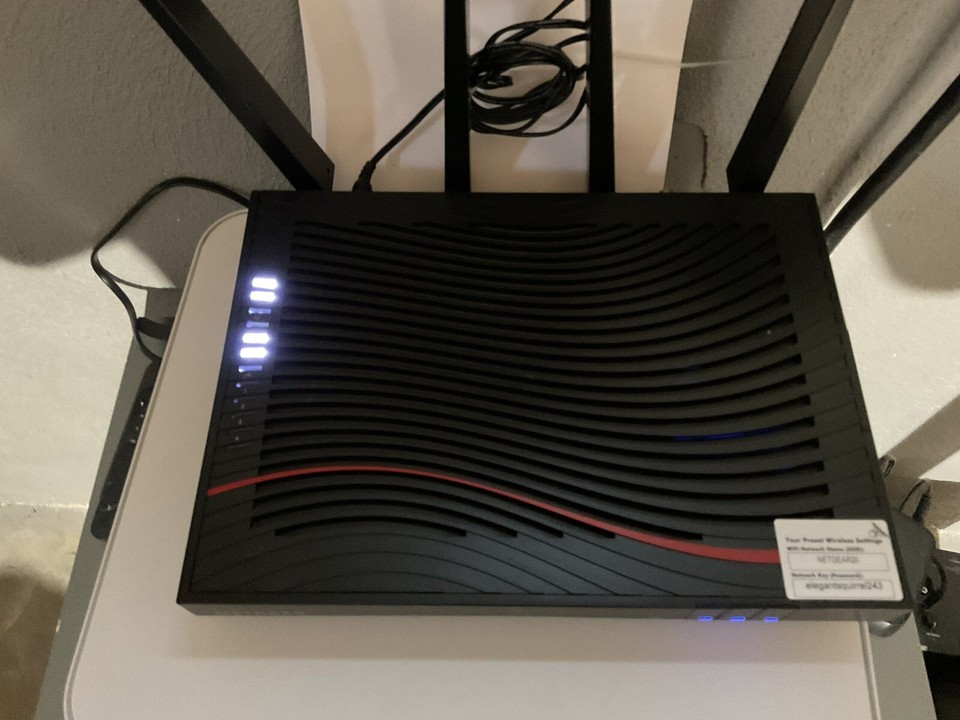 Netgear C7800 Nighthawk X4S Wireless AC3200 Dual-Band Gigabit Router ...