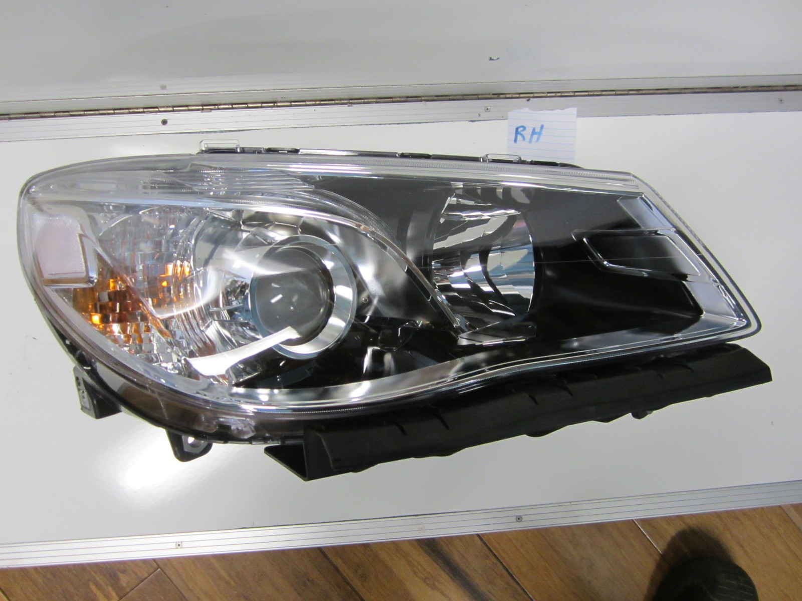 VF SS SV6 HEADLIGHTS pair NEW HOLDEN COMMODORE GENUINE HEADLIGHTS GM ...