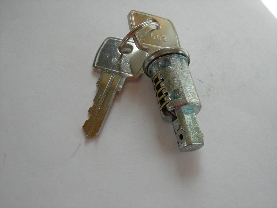 TRIUMPH SPITFIRE TR3 TR4 TR4A TR250 TR6 LUCAS IGNITION LOCK AND KEY SET ...