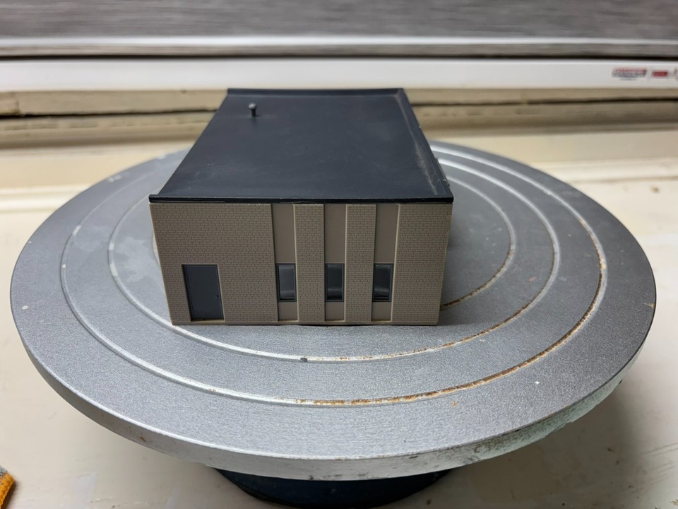 Walthers HO scale office building. Modern grey painted brick building ...