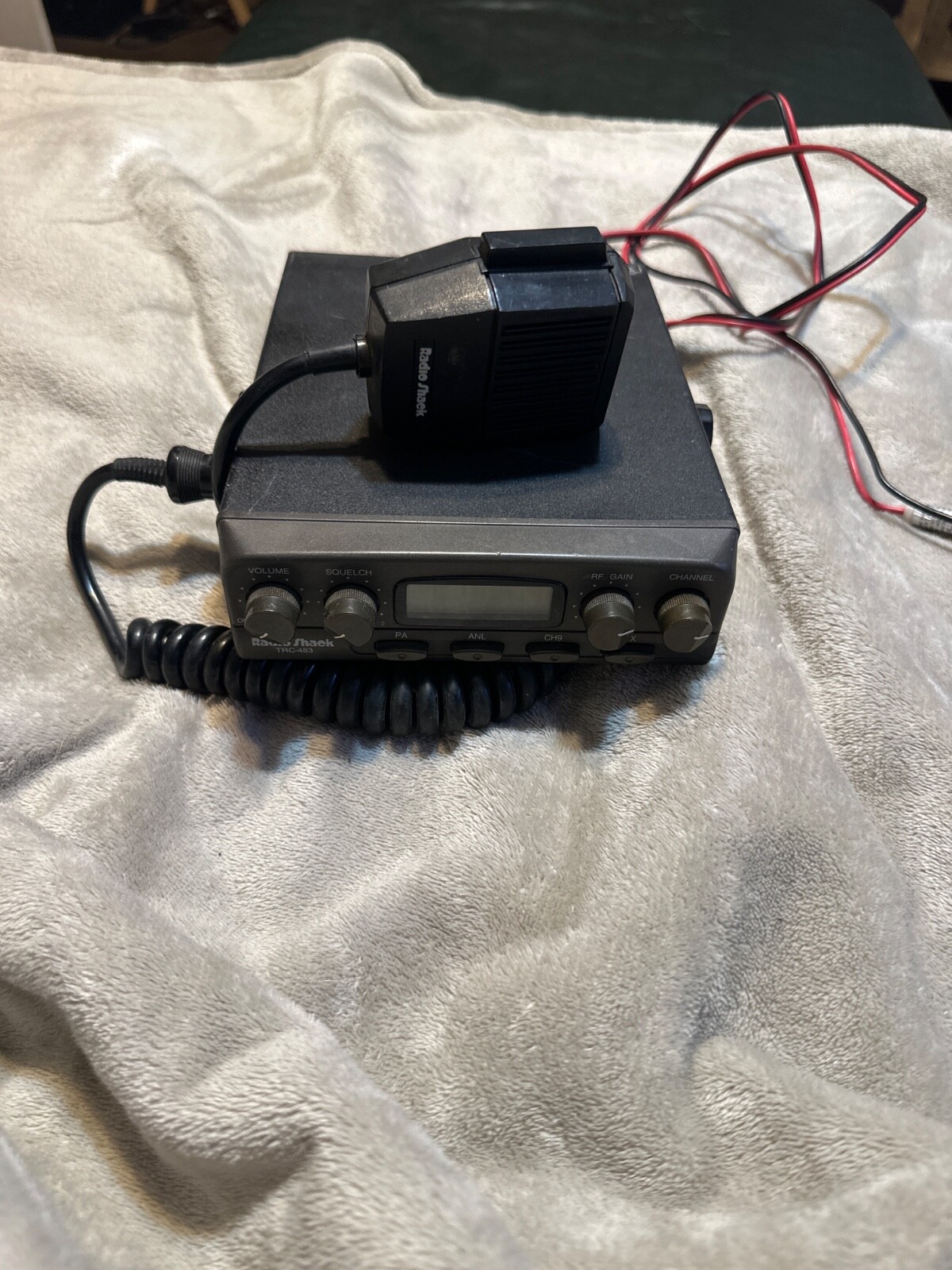 Radio Shack TRC-483 40-Channel CB Radio 2-Way Complete With Mic Awesome ...