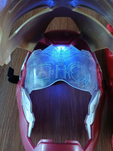 Hasbro Marvel Youth Iron Man Flip Mask Cosplay Costume Sound/Lights ...