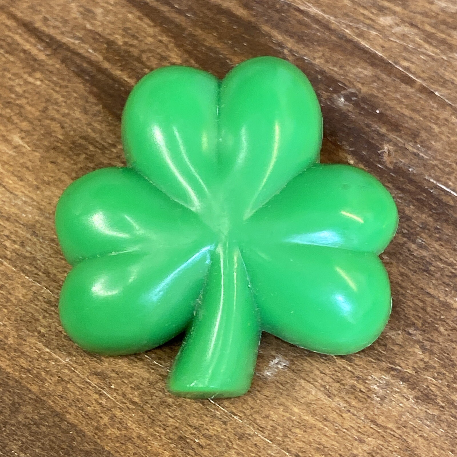 1,25"HALLMARK GREEN LUCKY SHAMROCK CLOVER PIN,BROOCH,IRISH,ST PATTRICKS ...