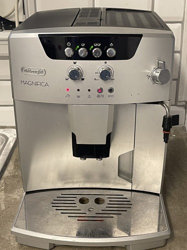 DeLonghi Magnifica Super-Automatic Espresso Machine, Silver ...