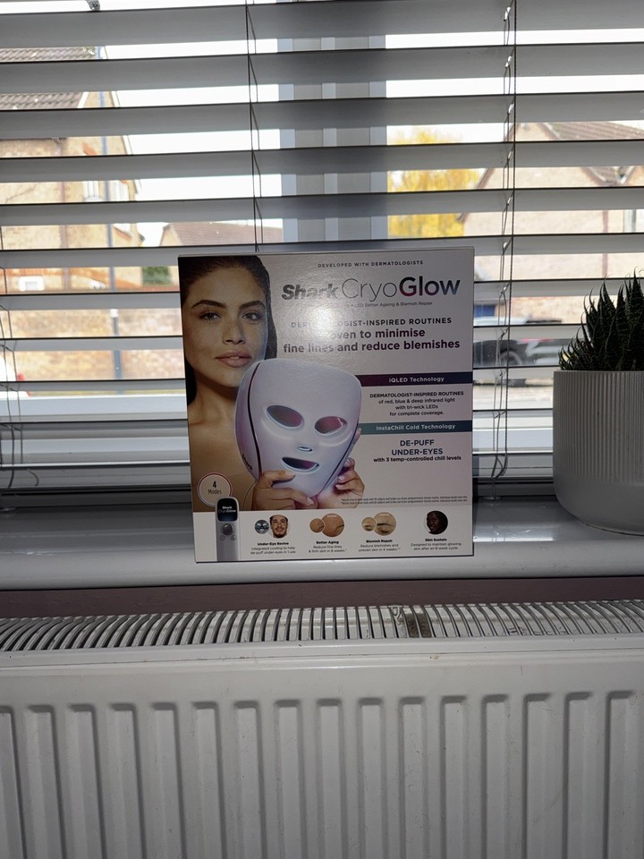 Shark Cryo Glow LED Face Mask -Eye cooling & Anti-aging. Brand new ...