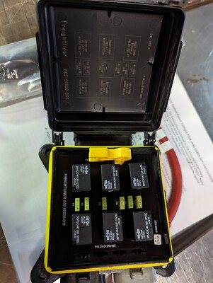 Freightliner Sealed PDM A06-66808-001 Fuse box w/ A06-84615-000 Bussman ...