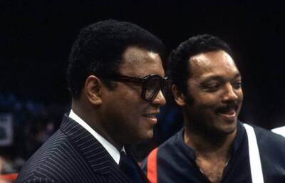 Muhammad Ali And Jesse Jackson Looks On OLD BOXING PHOTO | eBay