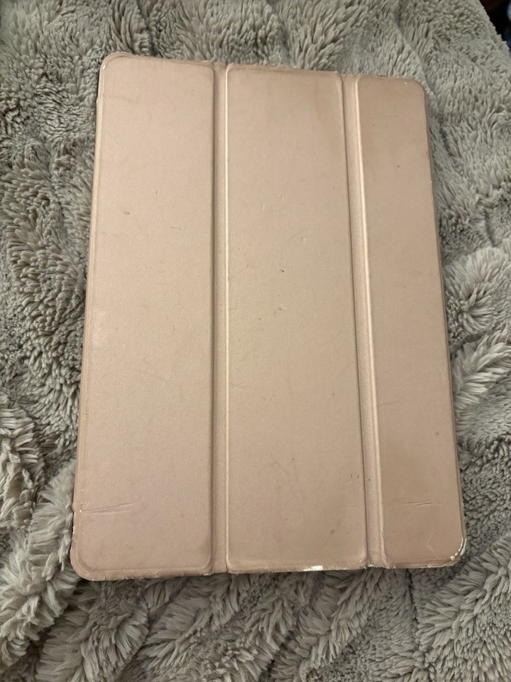 *SCREEN BROKEN* IPad 8th Generation, 32 GB | eBay