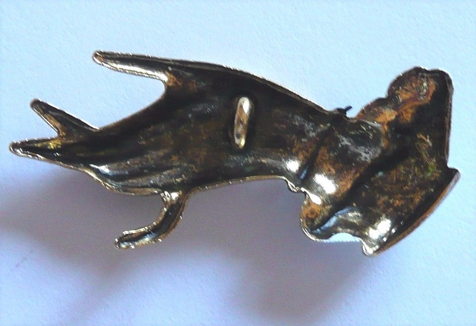 Wonderful Hand Metal Shank Button 1-1/4"x5/8" Gold Toned Hand / Arm ...