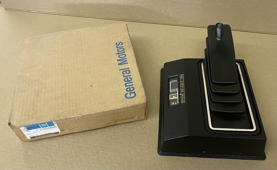 NOS GM 1981-91 CHEVY GMC 4x4 NP208 TRANSFER CASE SHIFT BEZEL & BOOT ...