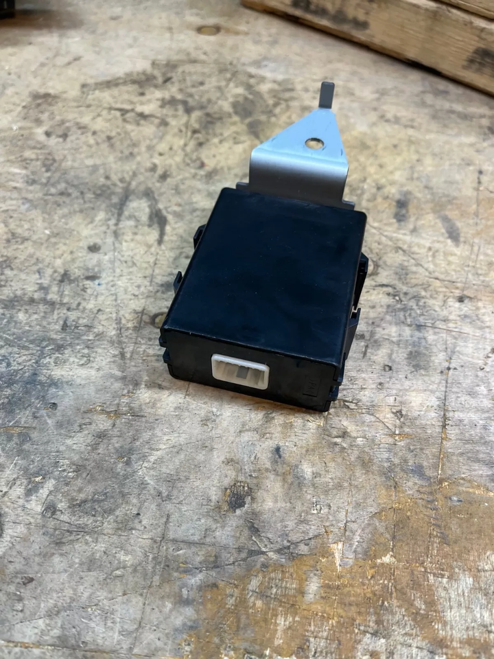 2015-2019 Subaru Outback OEM Right Rear Keyless Entry Control Module ...