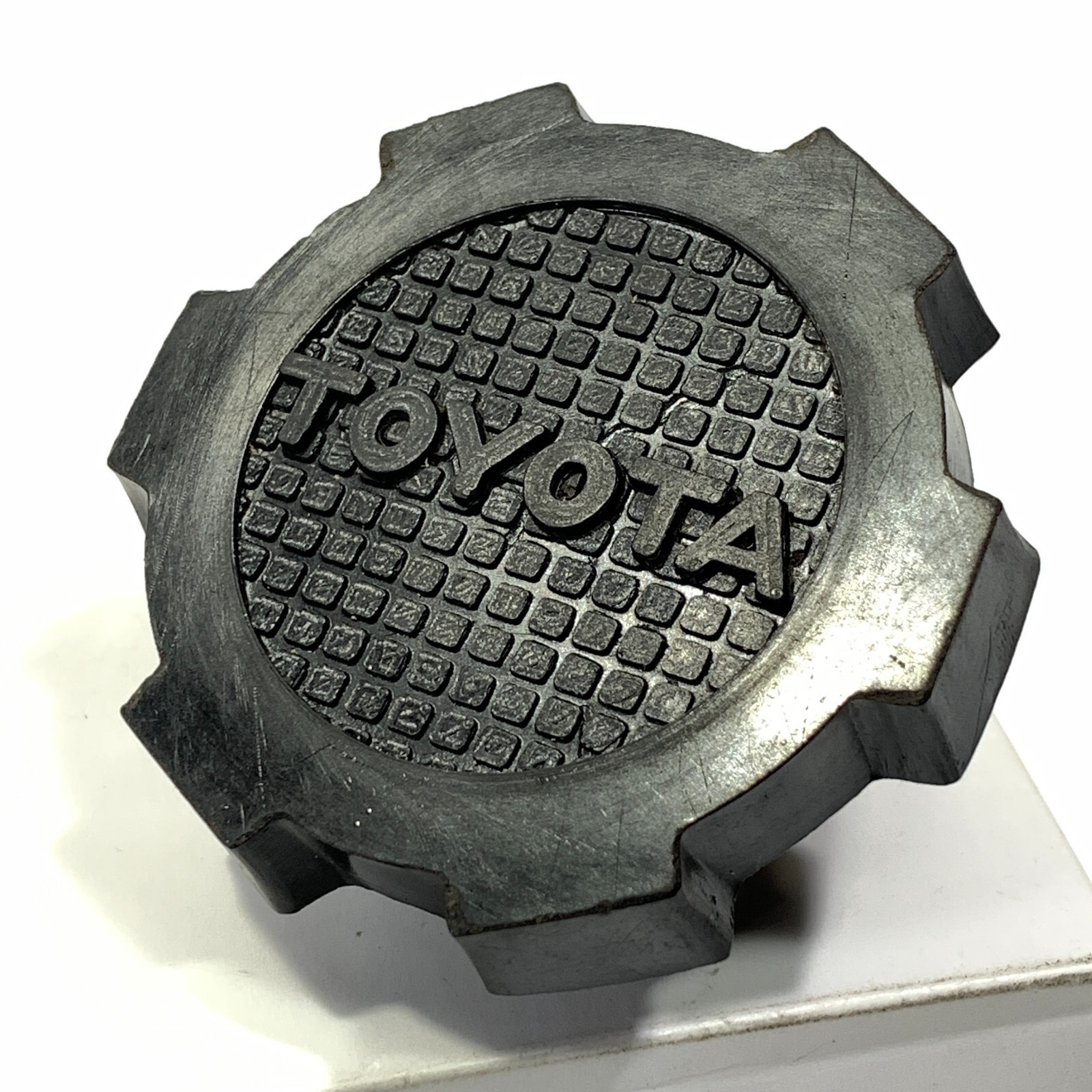 TOYOTA PICKUP TRUCK CELICA CORONA 20R 22R 22RE HILUX OIL CAP COVER FILLER NEW | eBay