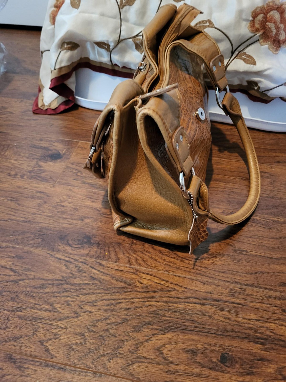 Brown Michael Rome Leather Designer Bag, it's a beautiful elegant ...
