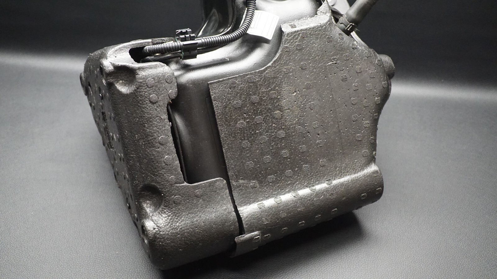 GENUINE BMW X5 X6 F15 F16 ADBLUE FUEL TANK SCR CONTAINER 7295653 / ...