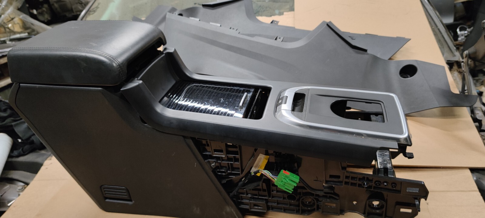 *2016 LAND ROVER DISCOVERY SPORT L550 COMPLETE CENTER CONSOLE UNIT ...