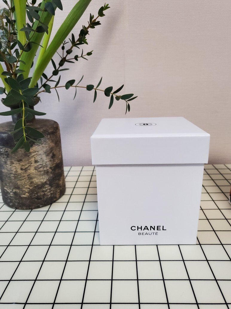 2022-23 CHANEL SNOW PERFUME GLOBE BALL VIP CHRISTMAS GIFT 2022-23 CHANEL SNOW PERFUME GLOBE BALL VIP CHRISTMAS GIFT