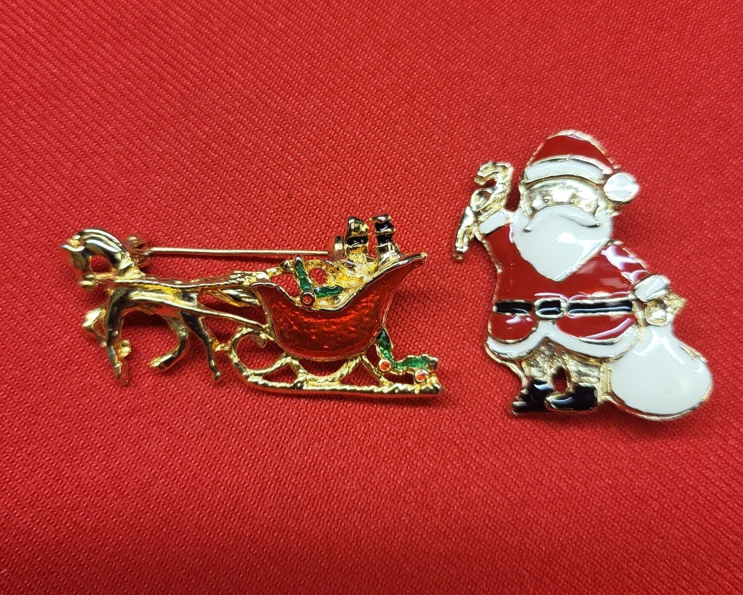 Christmas Pin/ Brooches Set of 2 Santa Claus and Santa Sleigh Pins | eBay