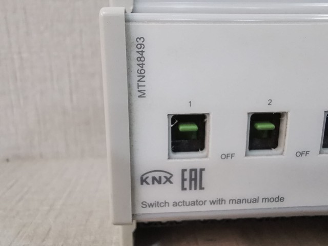 Schneider ELectric MTN648493 Switch Actuator with Manual Mode - Light ...