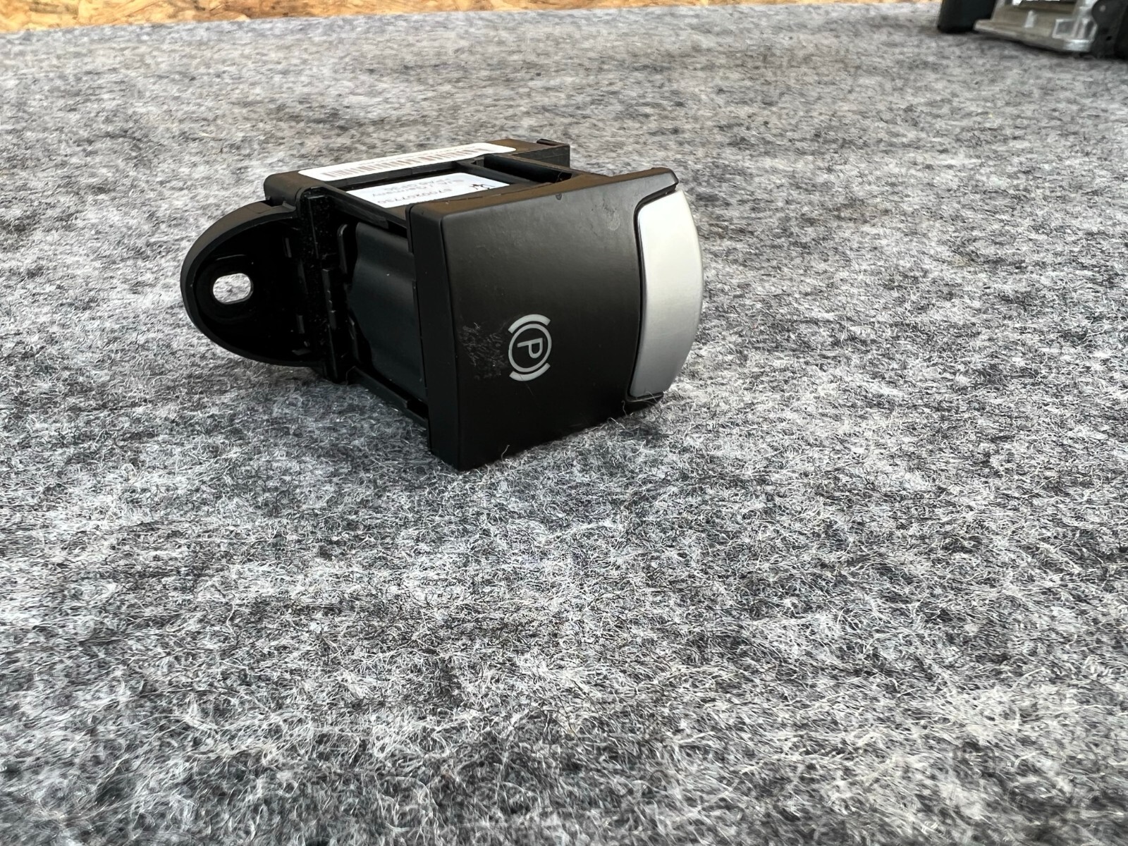 2014+Maserati+Ghibli+S+Q4+%23+670020773+Parking+Brake+Switch+NTO+EPB ...