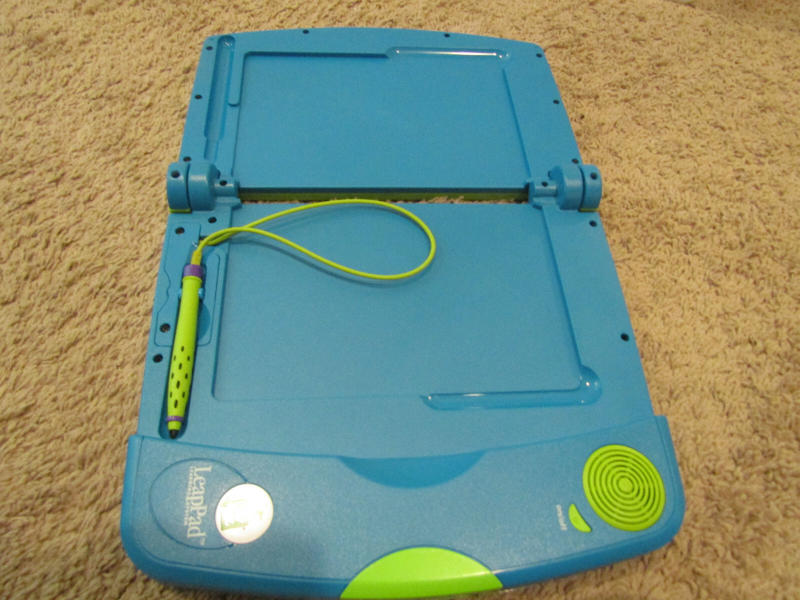 LeapFrog Leap Pad Learning System Console and 4 Books With Cartridges ...