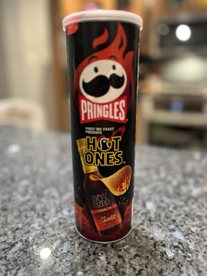 Pringles Hot Ones Los Calientes Potato Crisps Chips, Barbacoa, 5.5 Oz ...