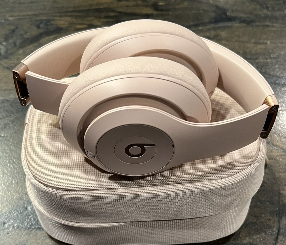 Beats Studio Pro x Kim Kardashian Bluetooth Noise Cancelling Headphones ...