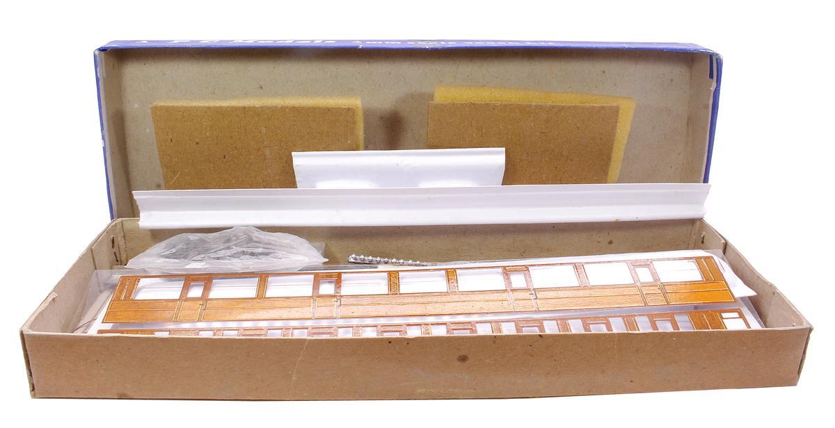 PC MODELES/BSL 'OO' SCALE PAIR OF LNER GRESLEY/THOMPSON COACH KITS ...
