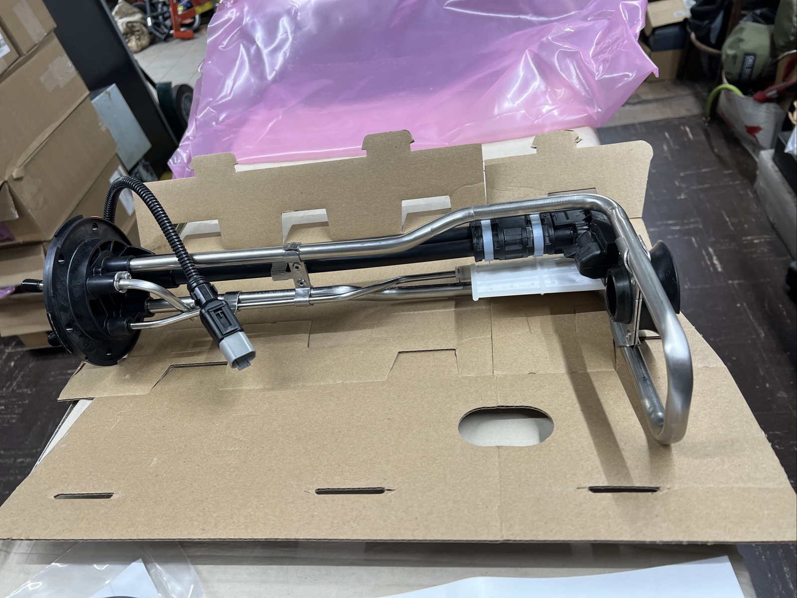 GENUINE INTERNATIONAL Navistar 4163697C91 SENSOR, 7 GALLON, FLS 1% ...