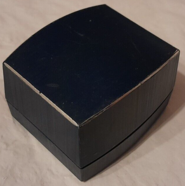 22ct Gold Half Sovereign Coin 1982 QUEEN ELIZABETH.II in 9ct Gold Mount ...