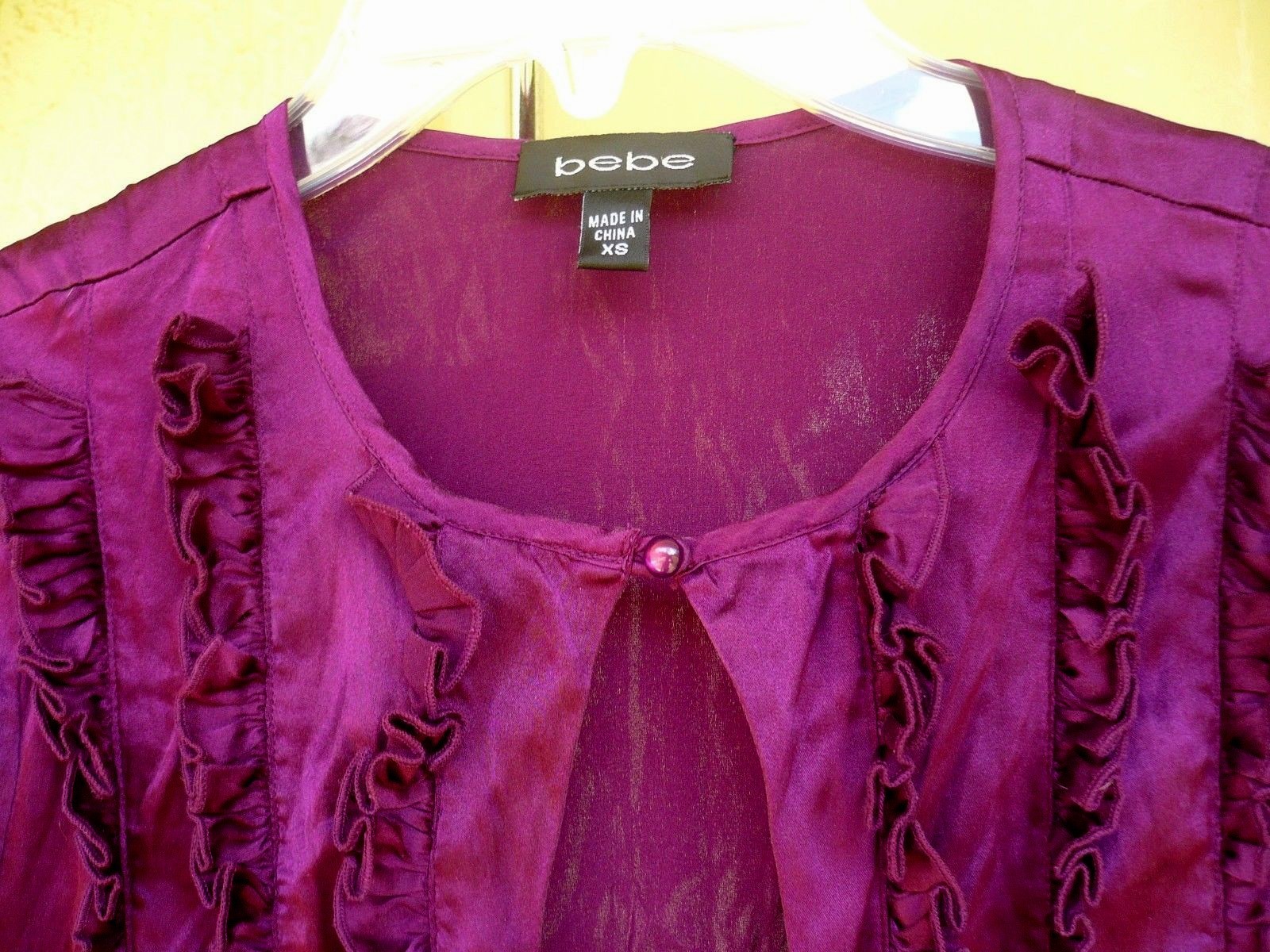BEBE SLEEVELESS SOLID PURPLE SATIN PLUNGE NECK RUFFLED PEARL BLOUSE TOP ...