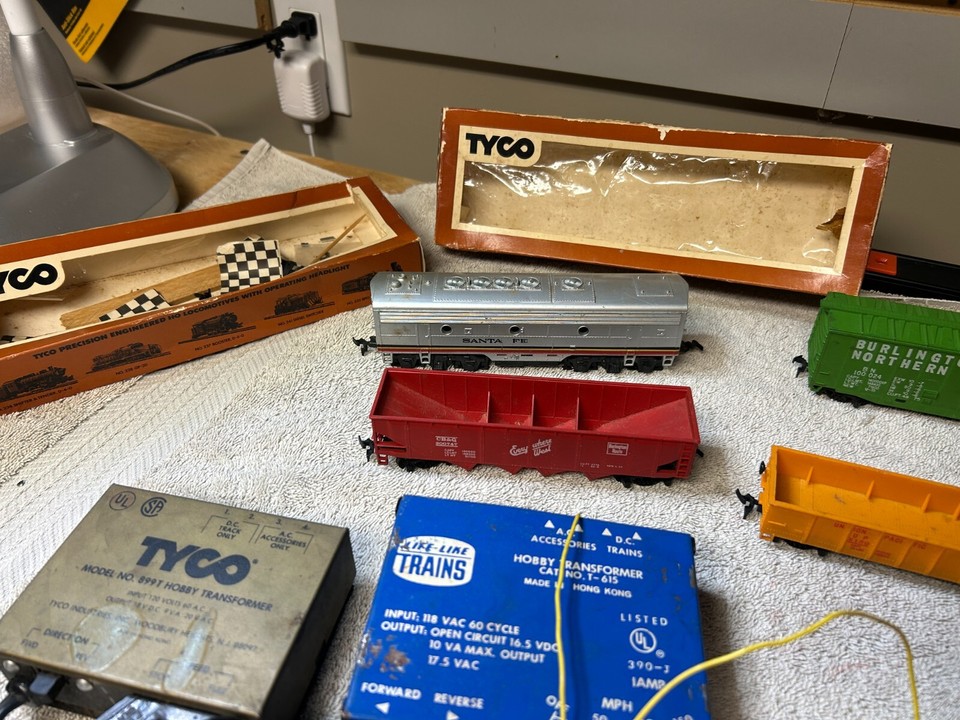 1970s Era Tyco HO Scale Train Set / Lot Union Pacific, Sanfa Fe, Track ...