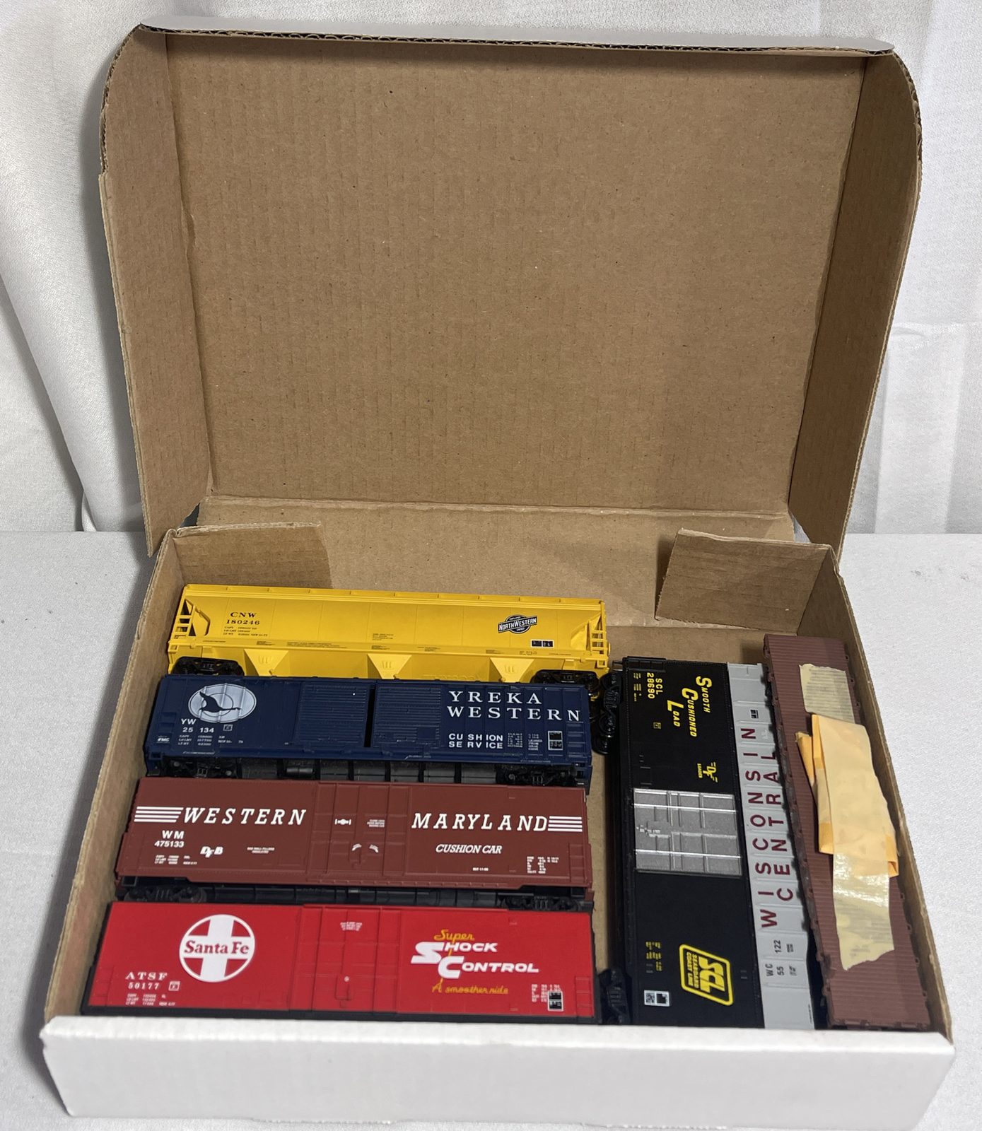 HO Scale Train Cars Mixed Groupings Of Different Train Cars AS Is Lot 8 ...