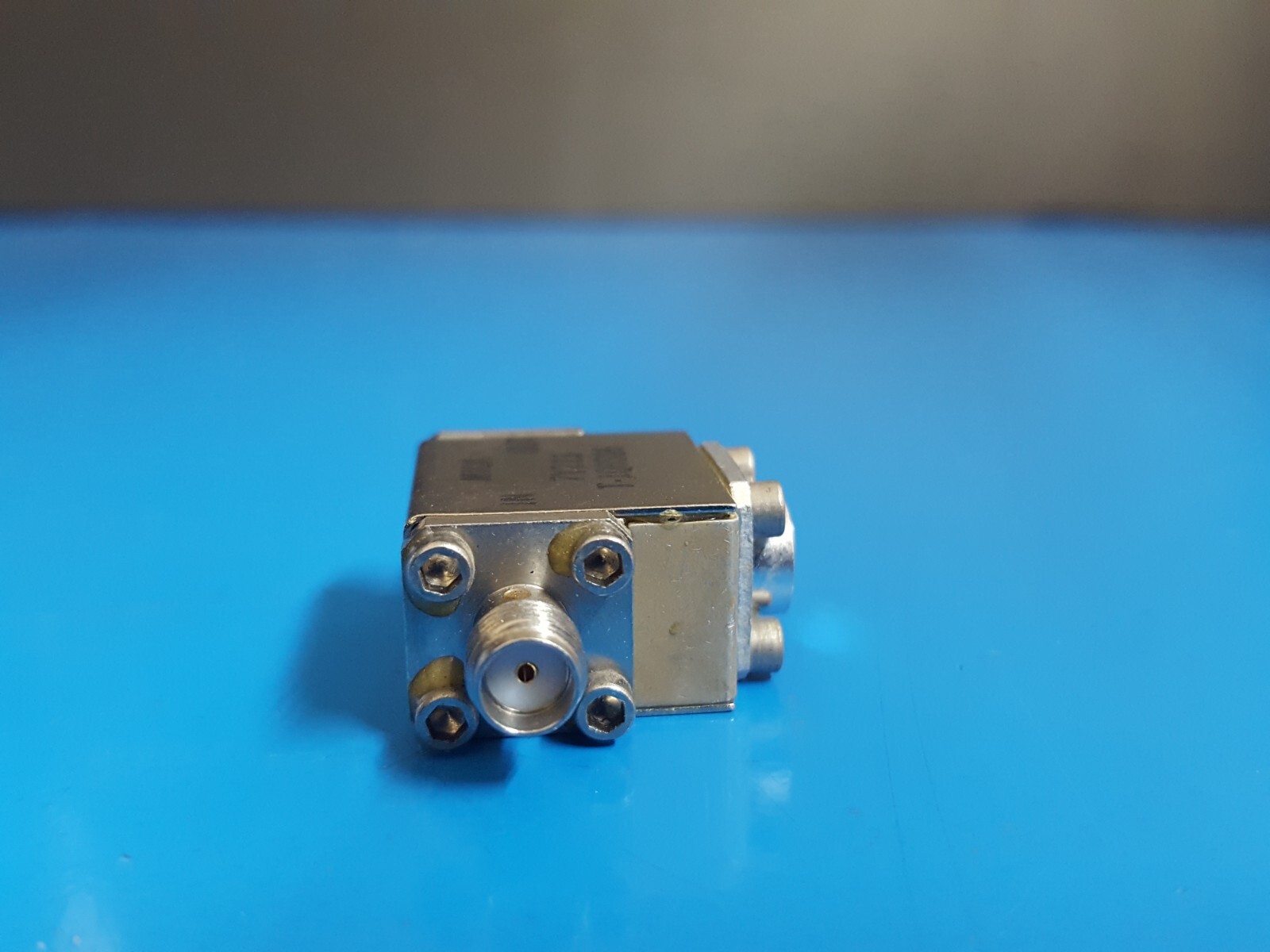 MICA 7Y213: RF Microwave Isolator, SMA(F) - 636 x 4 | eBay