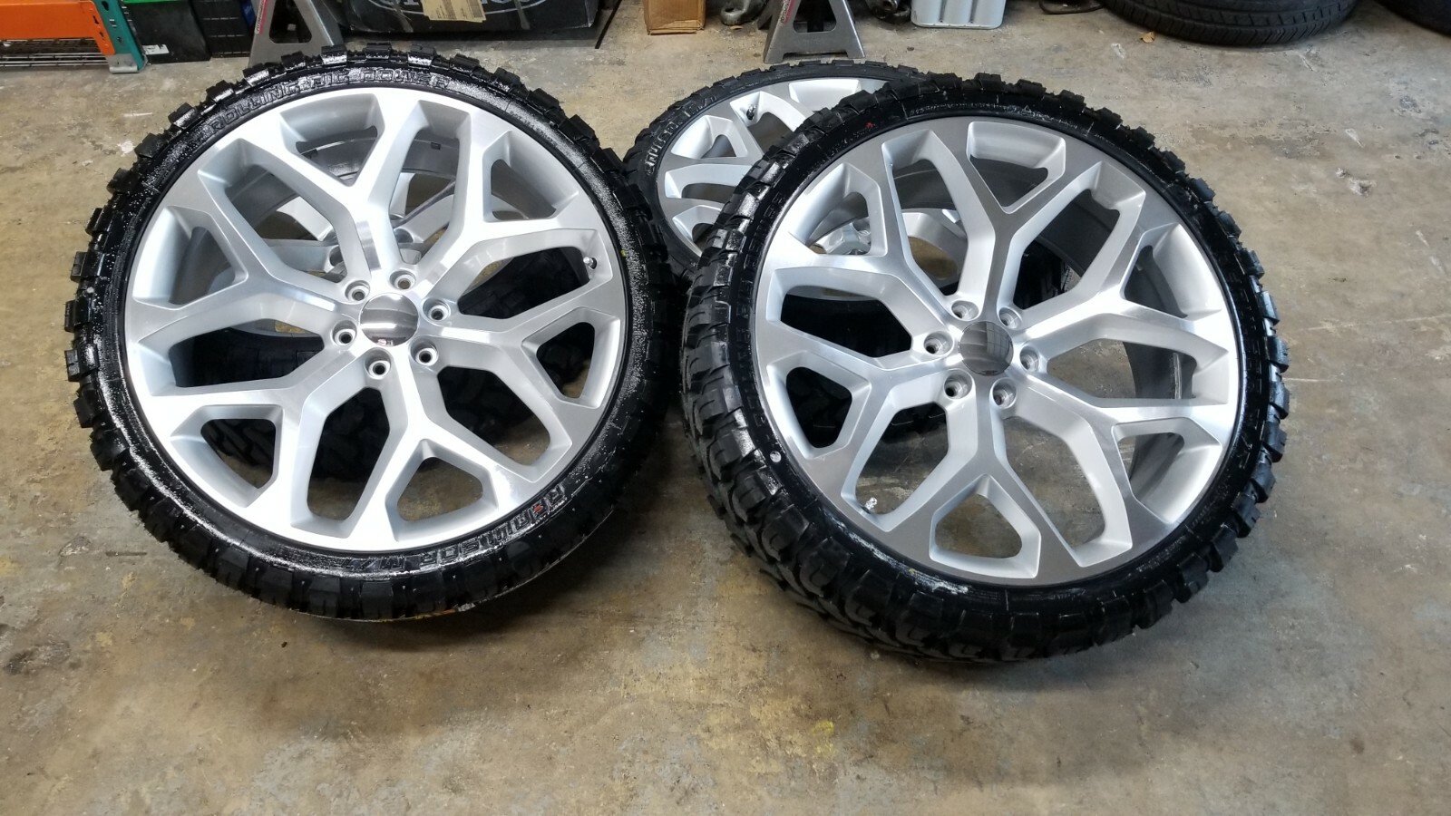26 INCH 26X10 SNOWFLAKE RIMS AND TIRES 35X13.50R26 BP: 6X139.7 2005 ...