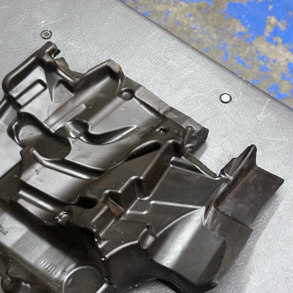 12-18 BMW F30 320i 430i 228i X3 X4 2.0 ENGINE COVER ACOUSTIC INSULATION ...