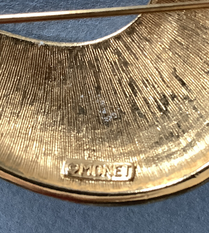 VINTAGE DECO MONET HALF MOON BROOCH PIN White Enamel / Gold-tone Alloy ...