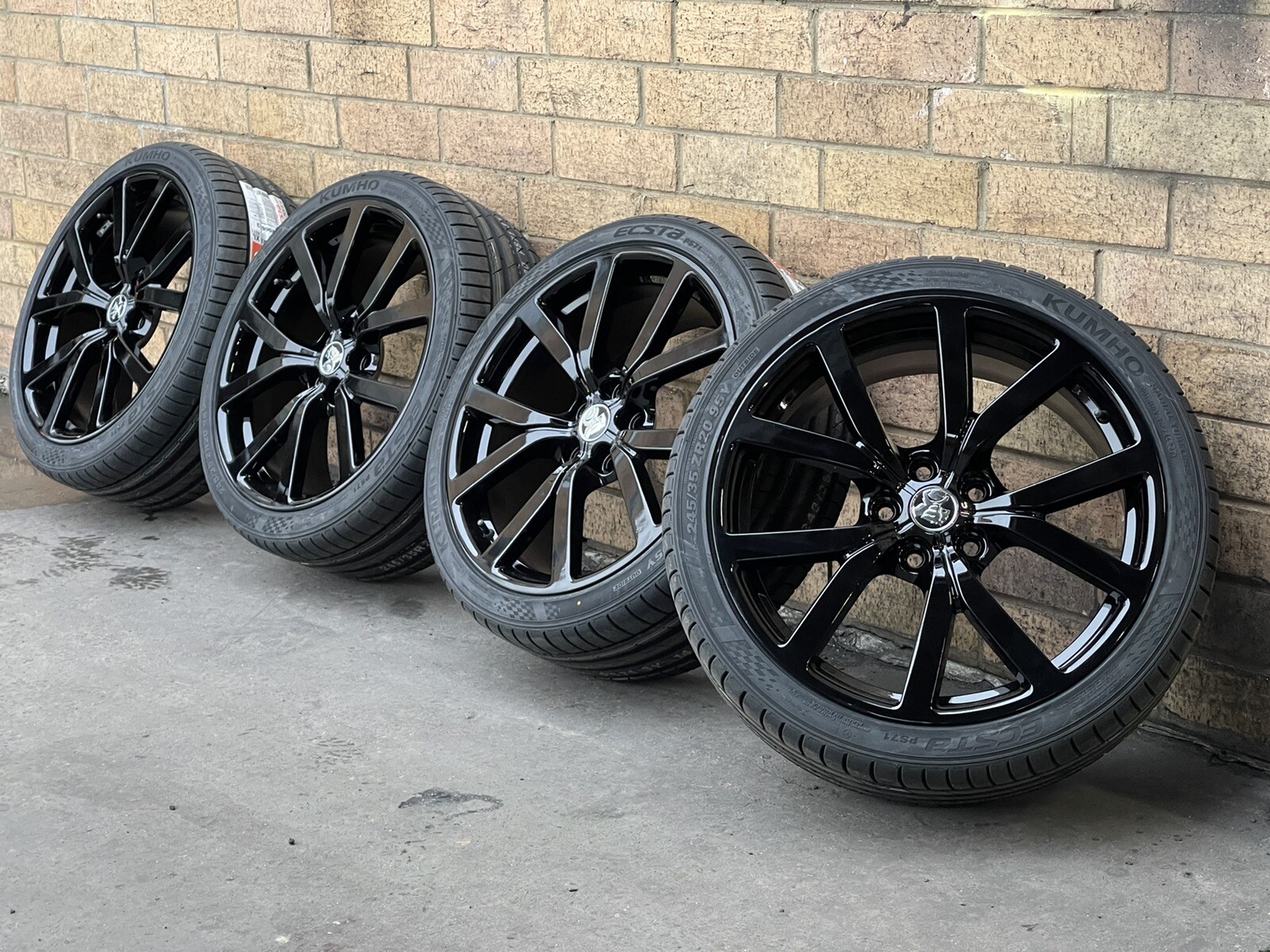 4X LIKE NEW GENUINE HOLDEN VF HSVI HF20 2018 20" WHEELS & NEW KUMHO ...