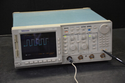 Oscilloscopes - Tektronix Tds 1002B