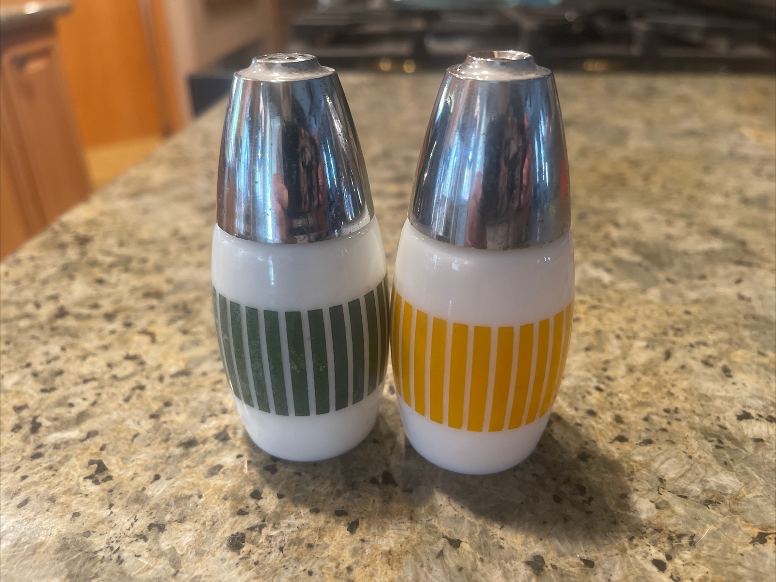 VINTAGE GEMCO BRAND SALT AND PEPPER SHAKERS. PYREX COORDINATE | eBay