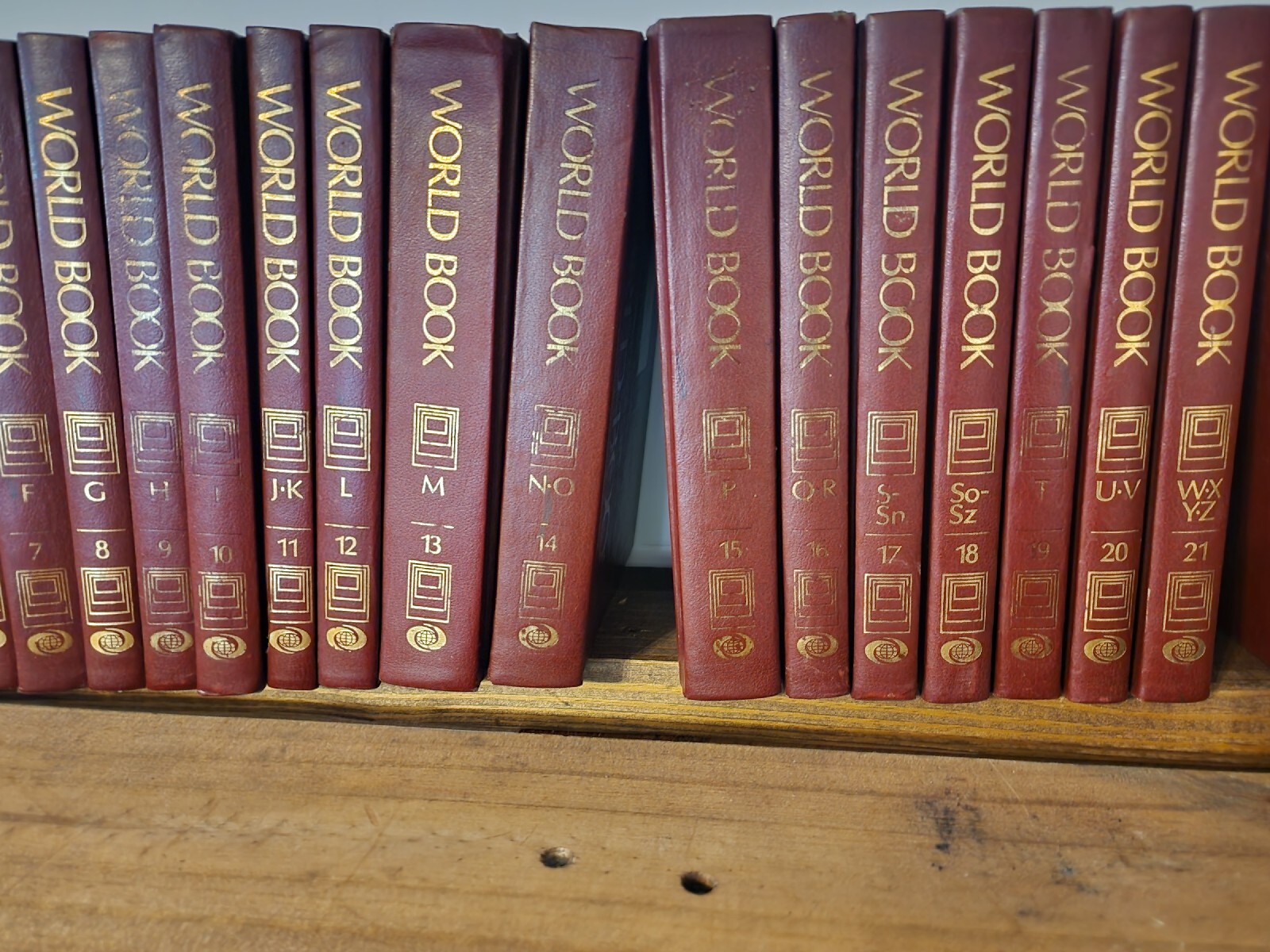 The World Book Encyclopedia: 24 Volume Set - Volumes A-Z / Index ...