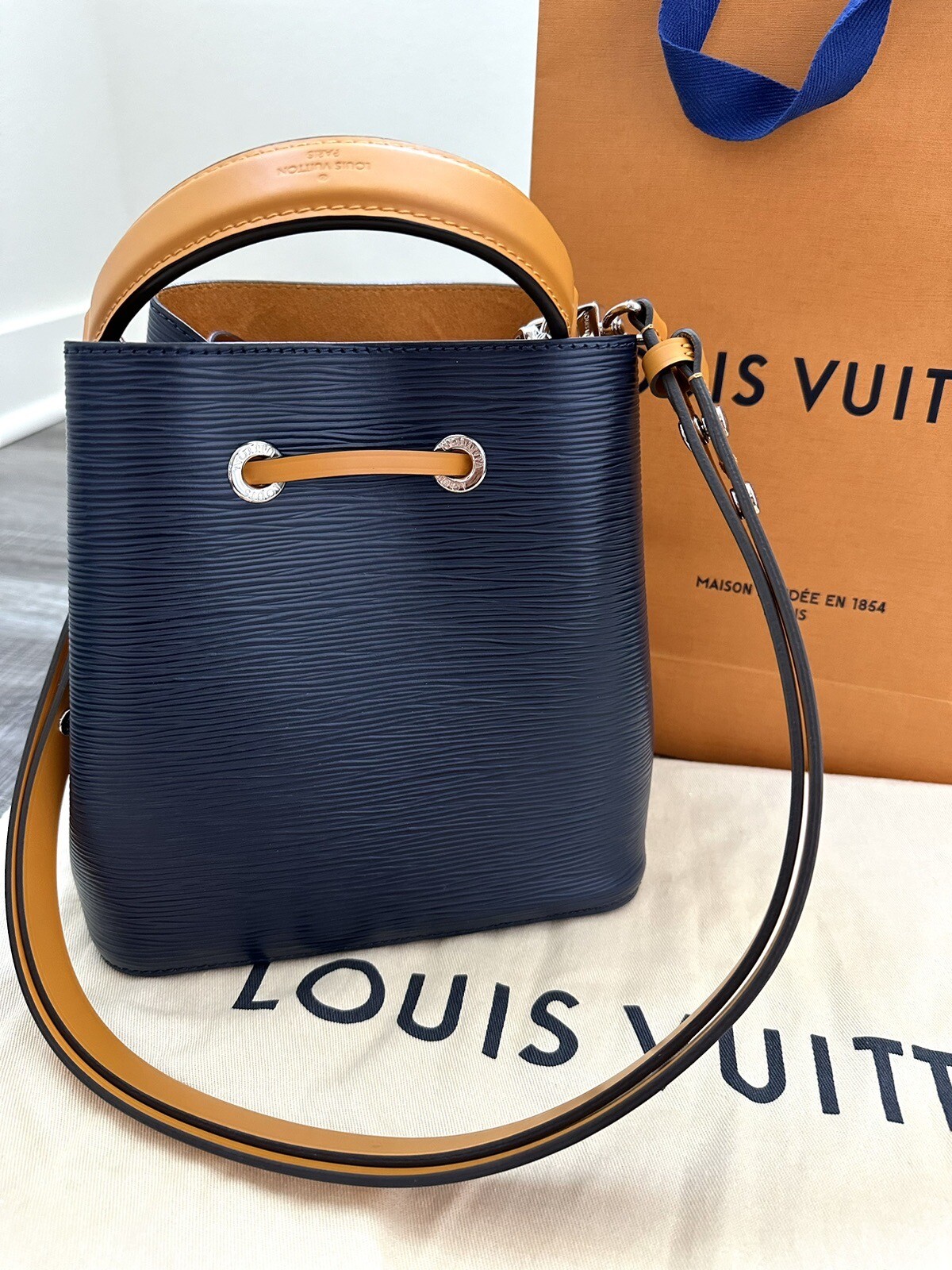 Louis Vuitton Epi Leather NéoNoé BB Shoulder Convertible Handbag Indigo ...