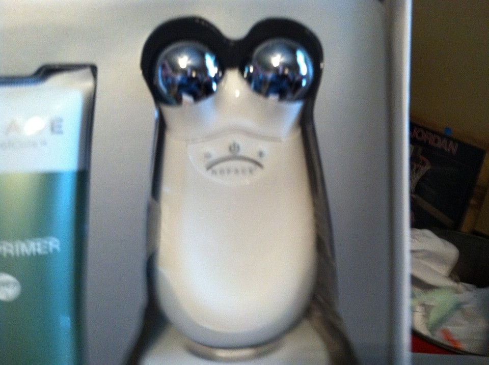 NuFACE TRINITY Complete Facial Toning Kit Gel Primers Cradle Charger ...