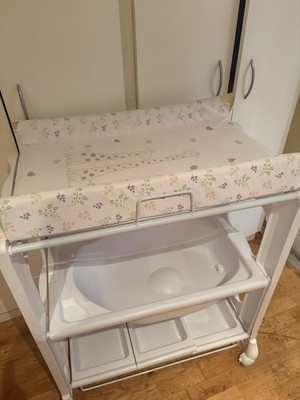 Baby Changing Table Built in Bath with Padded Mat & Compartments ...