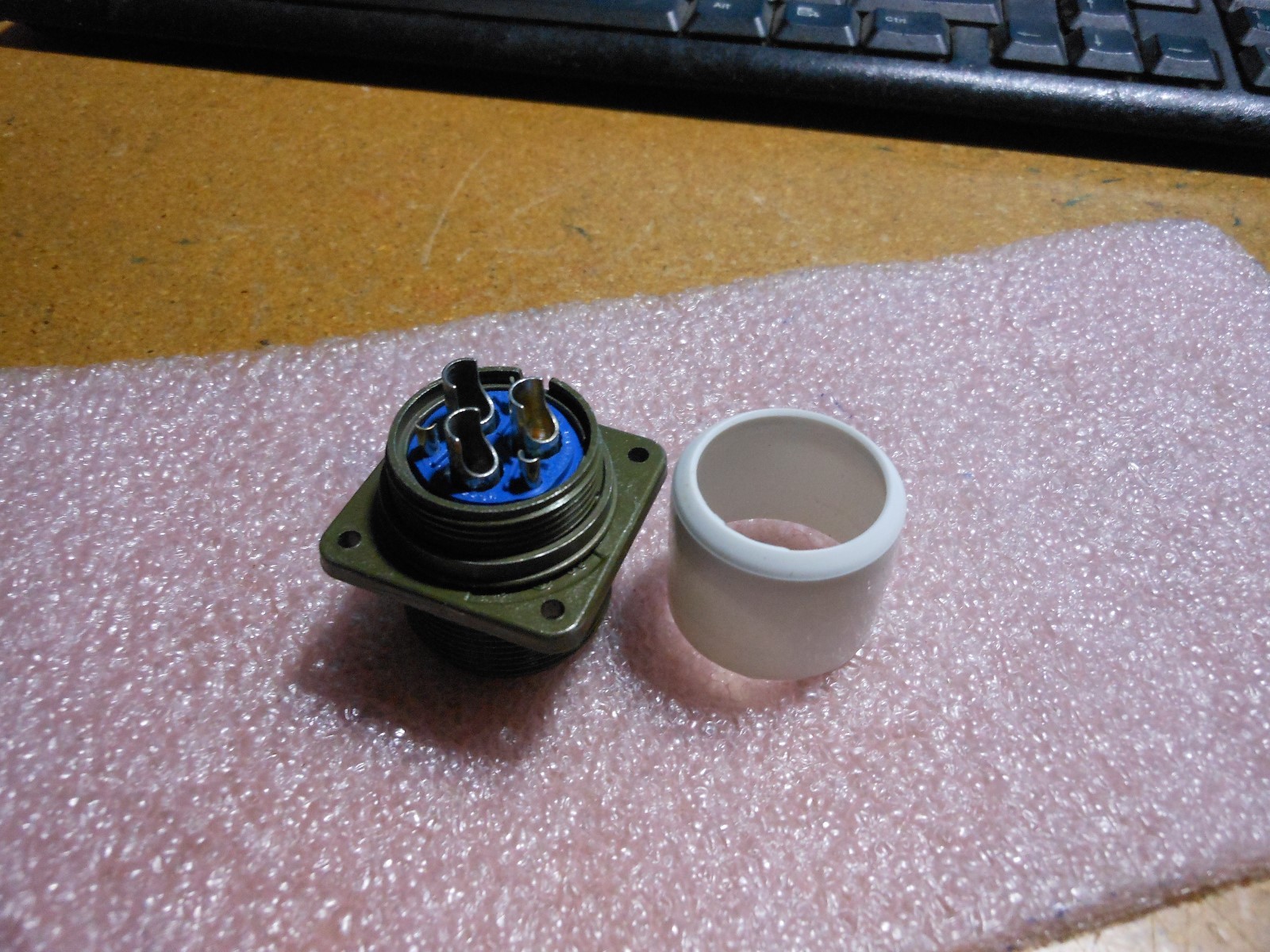 AMPHENOL CONNECTOR PART # MS3103-20-22S NSN 5935-00-855-3374 for sale ...