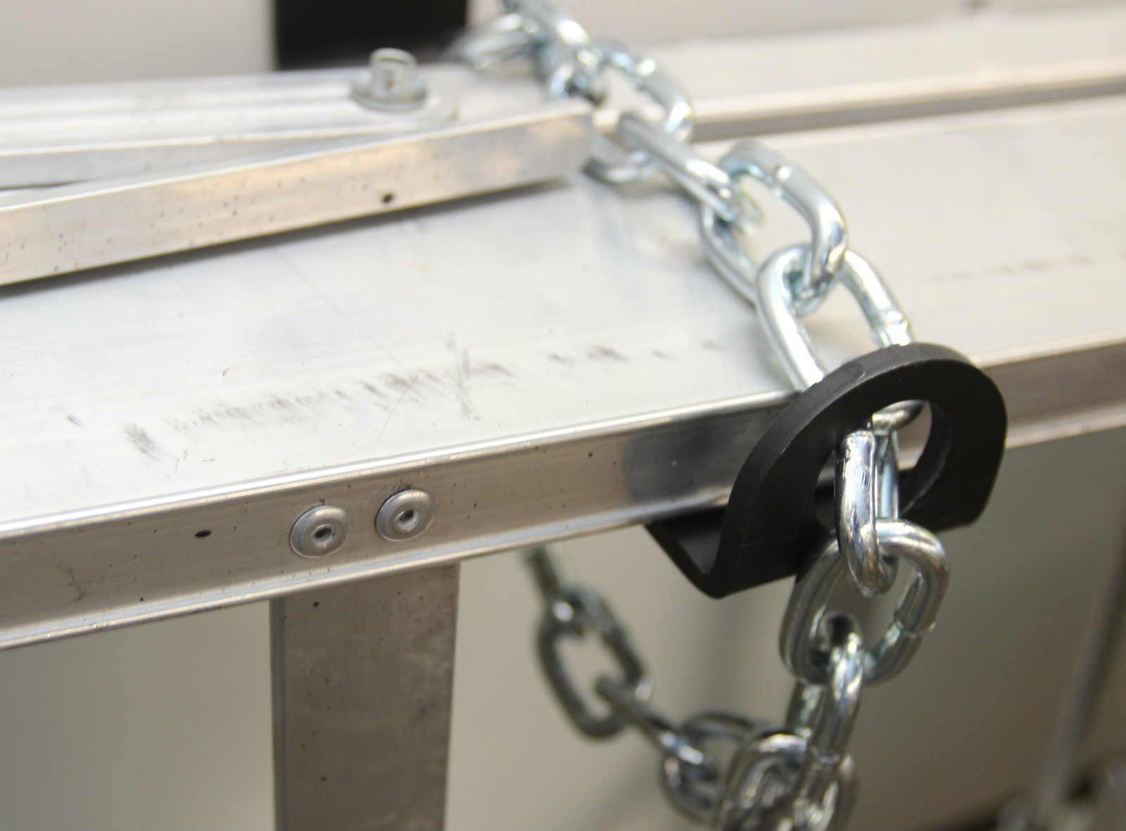 1 PAIR Heavy Duty Steel Lockable LADDER BRACKETS Laser Cut CLEARANCE ZQ ...