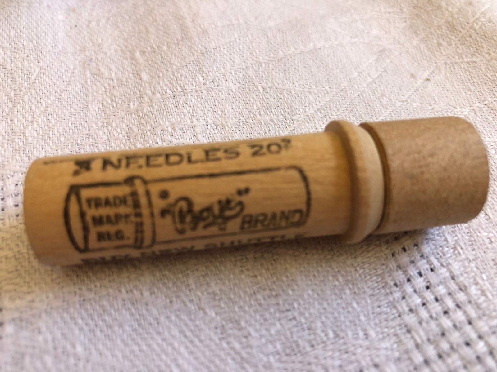 VTG THE BOYE BRAND NEEDLE CO. CHICAGO WOOD CANISTER & 5 MACHINE NEEDLES ...