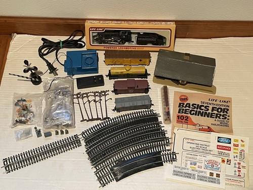 Life-Like HO Scale Electric Model Train Set Mixed Lot Powered Loco Cars ...