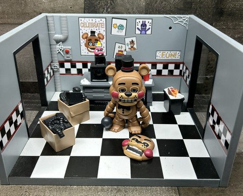 Funko Snaps Five Nights at Freddys Freddy Fazbear With Storage Room ...