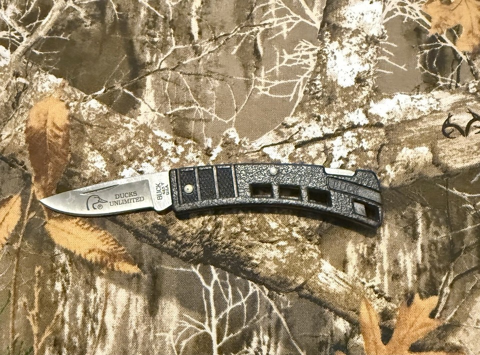 Buck Knives Lot, 525 Gent, 425 MiniBuck and Edgetek Sharpening Stone | eBay